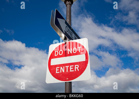 One Way and Do Not Enter traffic signs near each other Stock Photo - Alamy