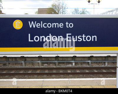 Welcome sign on the platform of London's Kings Cross Railway Station ...