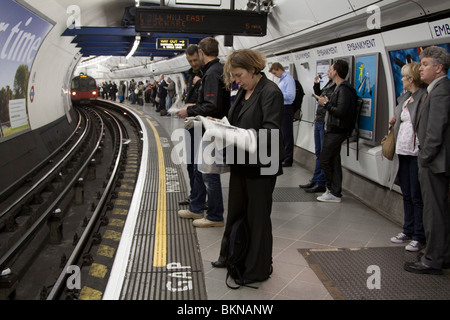 Embankment Underground Tube Station Northern Line Platform, London ...