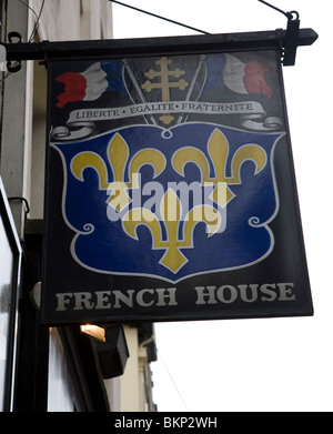The French House Soho London - The famous French House pub at 49 Dean ...