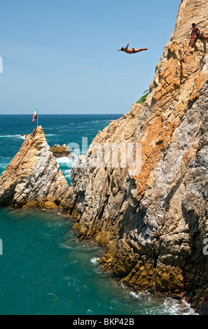cliff diver cliff divers cliff diving at La Quebrada in Acapulco Bay ...