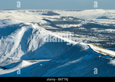 Rushup Edge in winter. Edale, Peak District, Derbyshire, England, UK ...