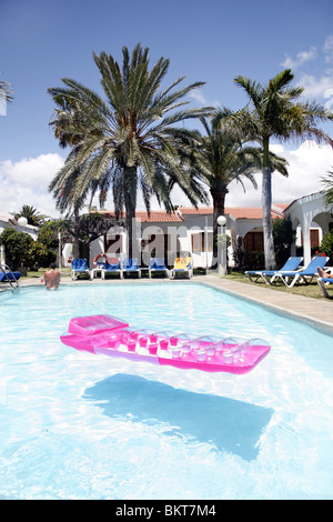 Pink lilo floating in swimming blue Stock Photo - Alamy