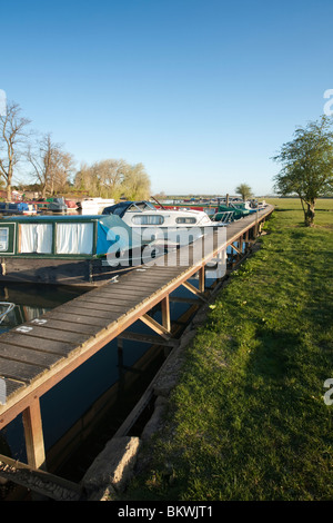 River Thames at Bossom's Boatyard in Port Meadow, Oxford, Uk Stock ...