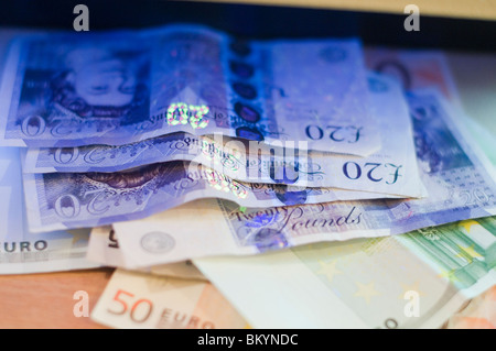 50 Pounds banknote under UV light, UK, 2010 Stock Photo - Alamy