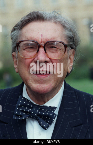 SIR ROBIN DAY POLITICAL CORRESPONDENT BBC TV 21 January 1994 Stock ...