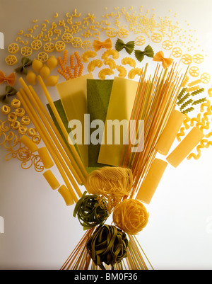 The display dried spaghetti pasta Stock Photo - Alamy