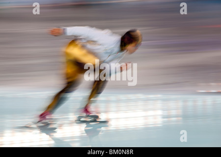 Female speed skating in action Stock Photo - Alamy