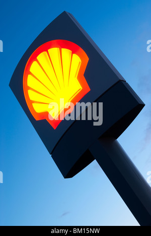 Illuminated Shell Oil sign at civil twilight Stock Photo - Alamy