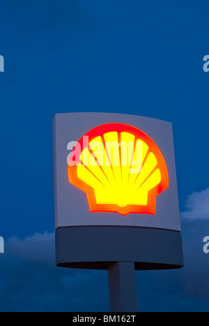 Illuminated Shell Oil sign at civil twilight Stock Photo - Alamy