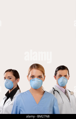 Doctors wearing flu masks Stock Photo - Alamy