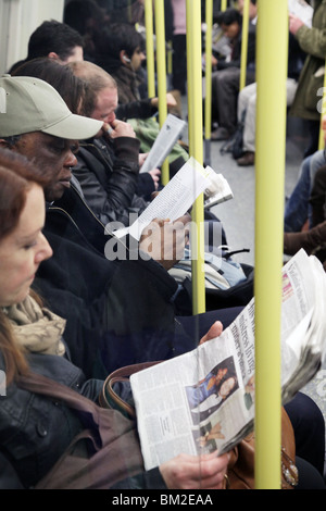 READING EVENING STANDARD, TUBE, 2010: London underground tube commuter ...