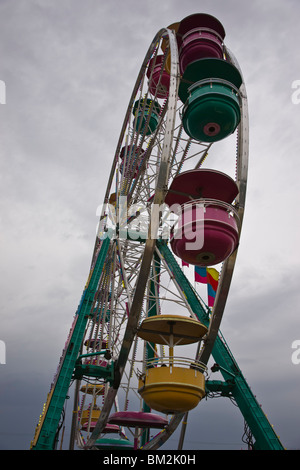 Ferris wheel at the Spring Festival in the evening, Bürkliplatz, old ...