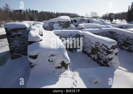 KAJAANI CASTLE IN DEEP WINTER: Ancient castle snow trees winter snow ...