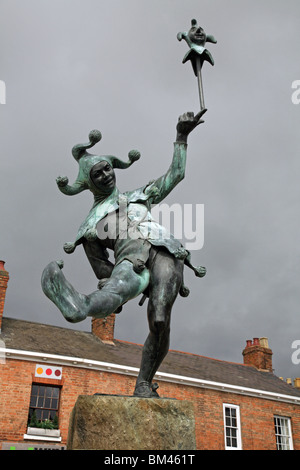 Jester statue in Henley Street, Stratford-upon-Avon, UK Stock Photo - Alamy