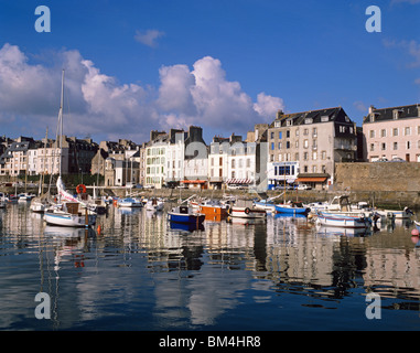Old fishing boat, Douarnenez harbour Stock Photo - Alamy