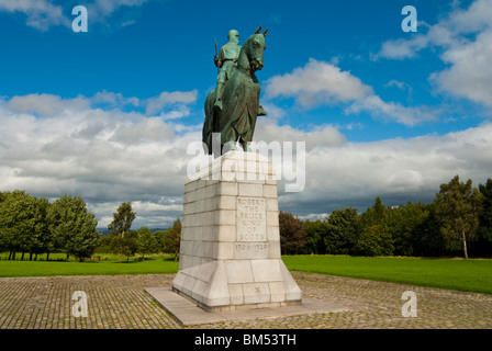 statue of Robert the Bruce at the Battle of Bannockburn visitor center ...