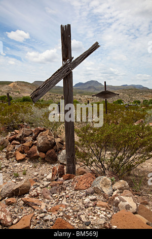 Grave with cross Concordia cemetery Shafter silver mining ghost town ...
