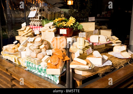 Gourmet cheese shop at the Viktualienmarkt in Munich, Germany Stock ...
