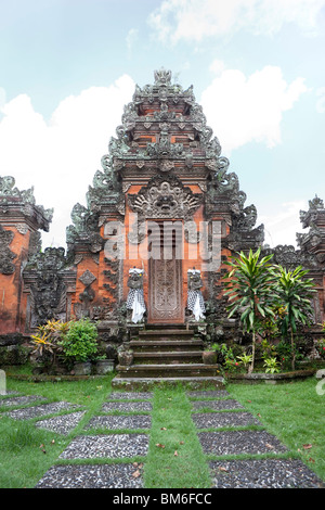 Entrance of temple Stock Photo - Alamy