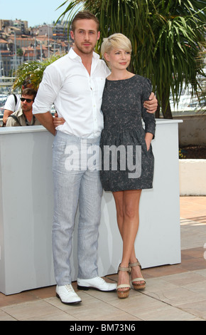 Ryan Gosling and Michelle Williams at the photocall for "Blue Valentine ...
