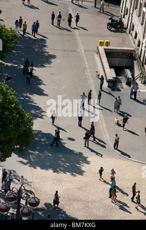 A stunning bird's-eye view of Paris captured from the top of the Arch ...