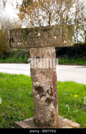 UK, Cornwall, Launceston, Polyphant, ancient stone Christan cross ...