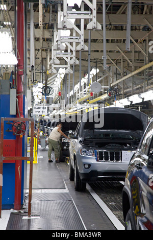 Detroit, Michigan - Workers assemble Chrysler's new Jeep Grand Cherokee ...