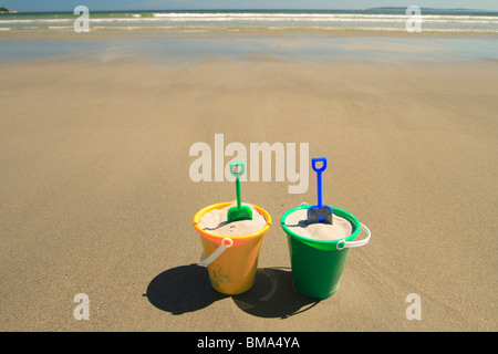 Sand Pails and Shovels on the beach Stock Photo - Alamy