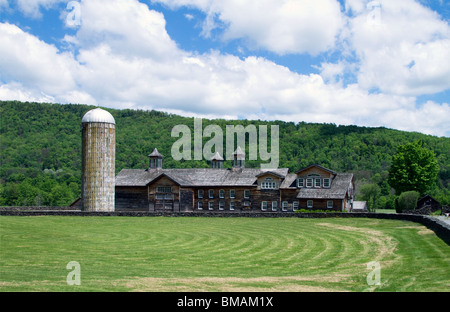 A vintage horse barn with silo Stock Photo - Alamy