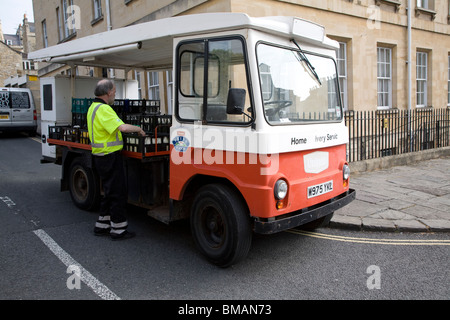 Traditional milk float Stock Photo - Alamy