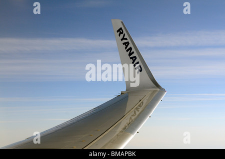winglet and leading-edge of the wing of a Ryanair Boeing 737-800 ...