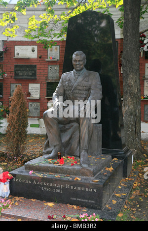 Security Council secretary Alexander Lebed left and chairman of the ...