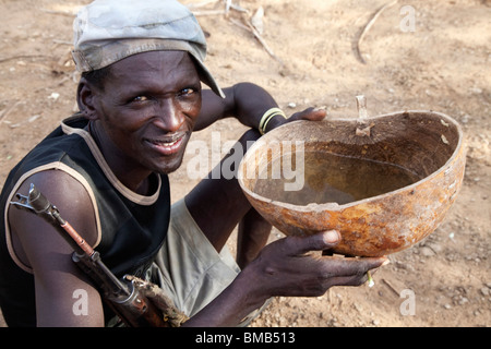 Tsemai man drinking from a gourd, southern Ethiopia Stock Photo - Alamy