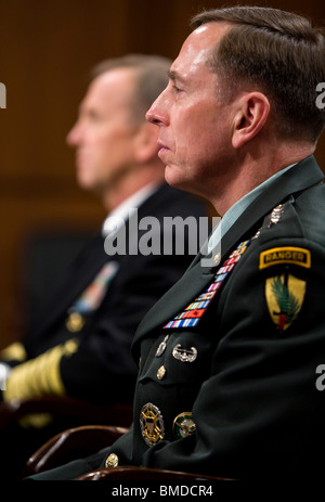 Admiral Eric Olson and General David Petraeus Stock Photo - Alamy