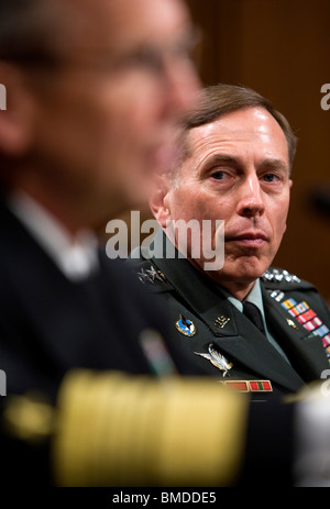 Admiral Eric Olson and General David Petraeus Stock Photo - Alamy