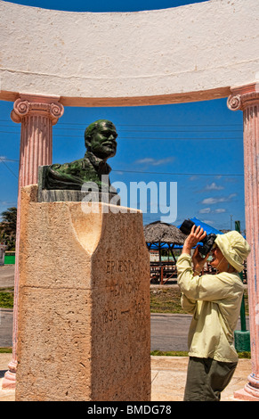 Bronze statue of Ernest Hemingway in the Bar Floridita, Hemingway's ...