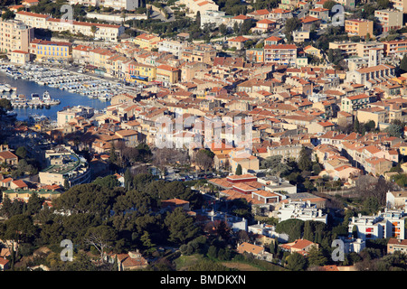 Top view above the fishermen city of Cassis Stock Photo - Alamy