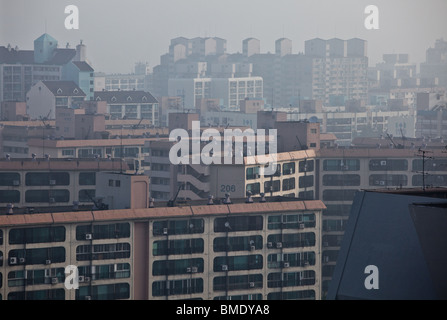 high rise apartment buildings dominate the skyline of seoul korea Stock ...