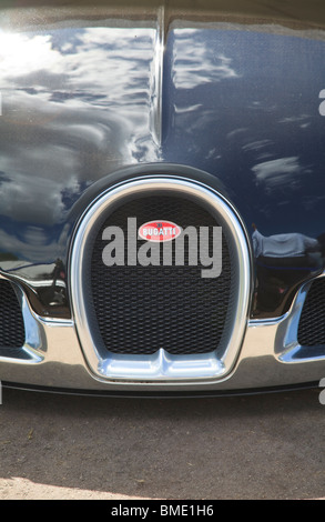 Bugatti Veyron grill Stock Photo - Alamy