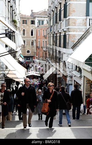 Souvenir and tourist shops, Rialto bridge, Venice, Italy Stock Photo ...
