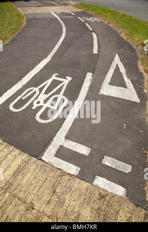Cycling lane markings Stock Photo: 122438562 - Alamy