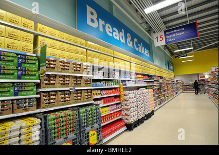 Loaves of bread in a uk supermarket Stock Photo - Alamy