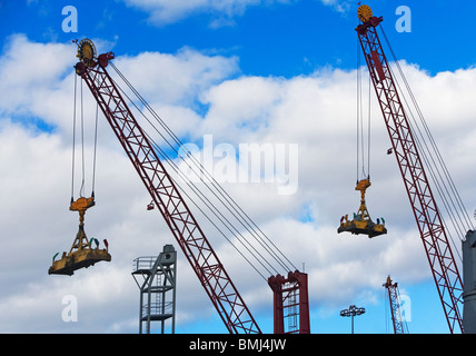 Gantry cranes for cargo containers Stock Photo - Alamy