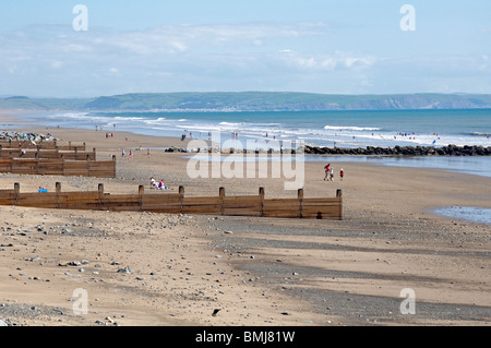 Wooden sea defences in front of eroded cliffs on the Norfolk coast ...