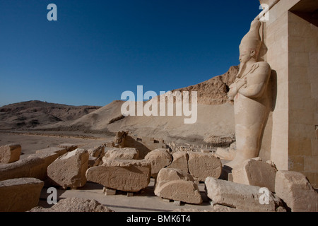 Osiride statue in the Punt Colonnade of the Hatshepsut Temple in Thebes ...