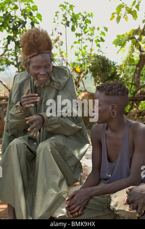 Two Suri (Surma) men, one with a kalashnikov, Ethiopia Stock Photo - Alamy