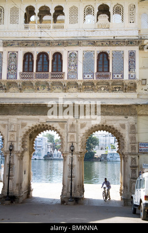 Traditional houses of Indian architecture at Chand pole Road, Udaipur ...