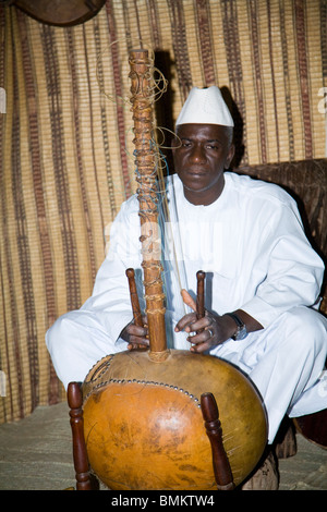 Mali, Bamako. Traditional musician Stock Photo - Alamy