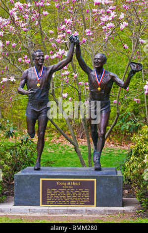 Johnny Kelley statue 'Young at Heart' on the Boston Marathon course ...